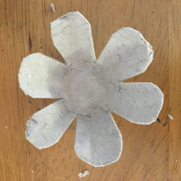 Egg Box Flower craft – Lottie Makes