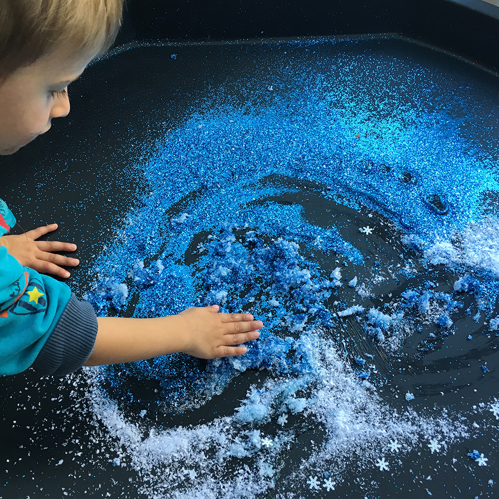 Pirate play in the Tuff Tray – Lottie Makes