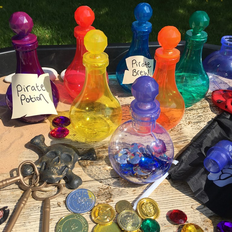 Pirate play in the Tuff Tray – Lottie Makes
