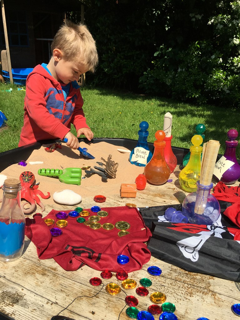 Pirate play in the Tuff Tray – Lottie Makes