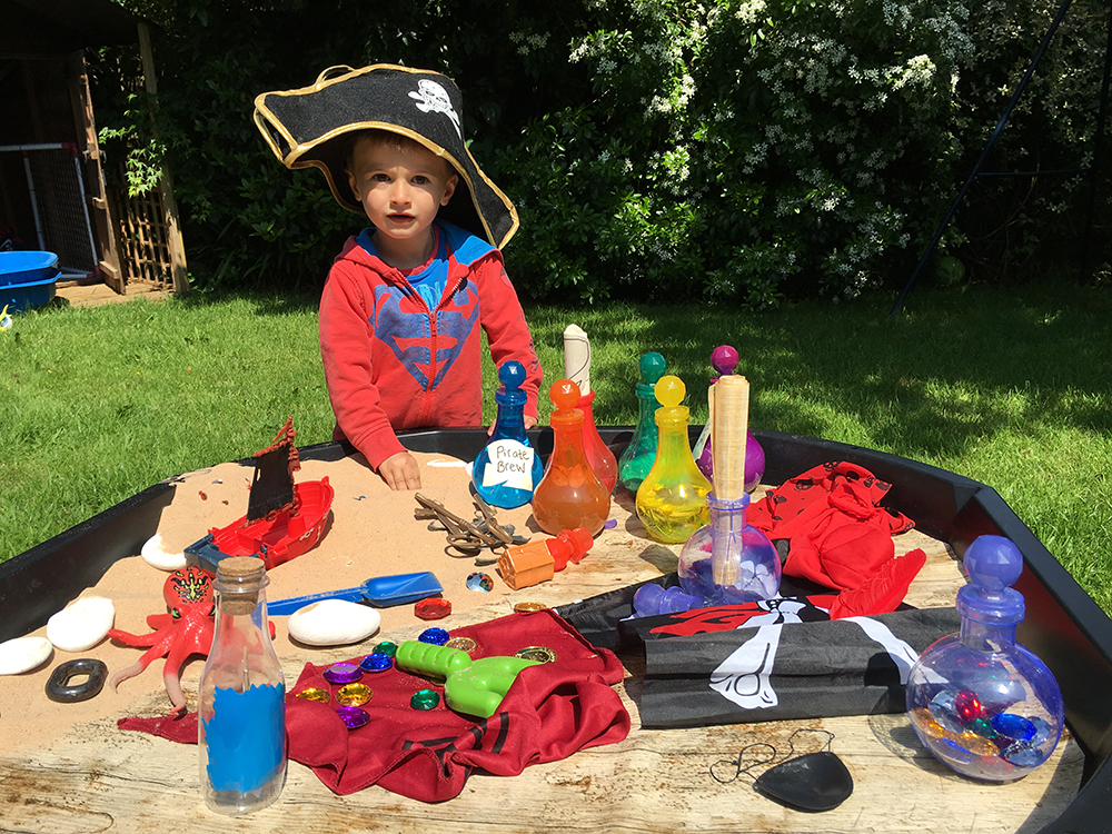 Pirate play in the Tuff Tray – Lottie Makes