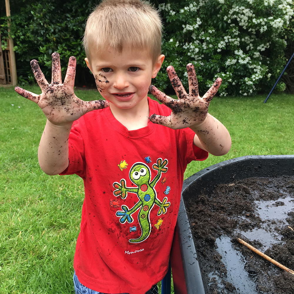 Tuff Tray Play – Planting Seeds – Lottie Makes