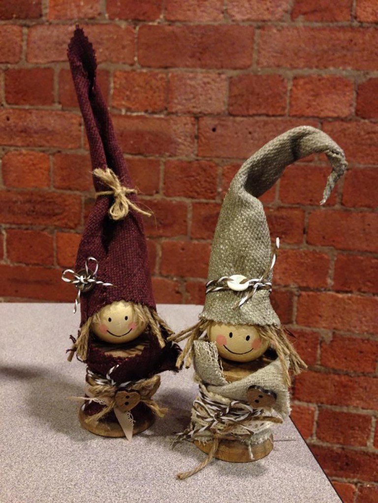 Cotton Reel Bobbin Christmas Elves – Lottie Makes