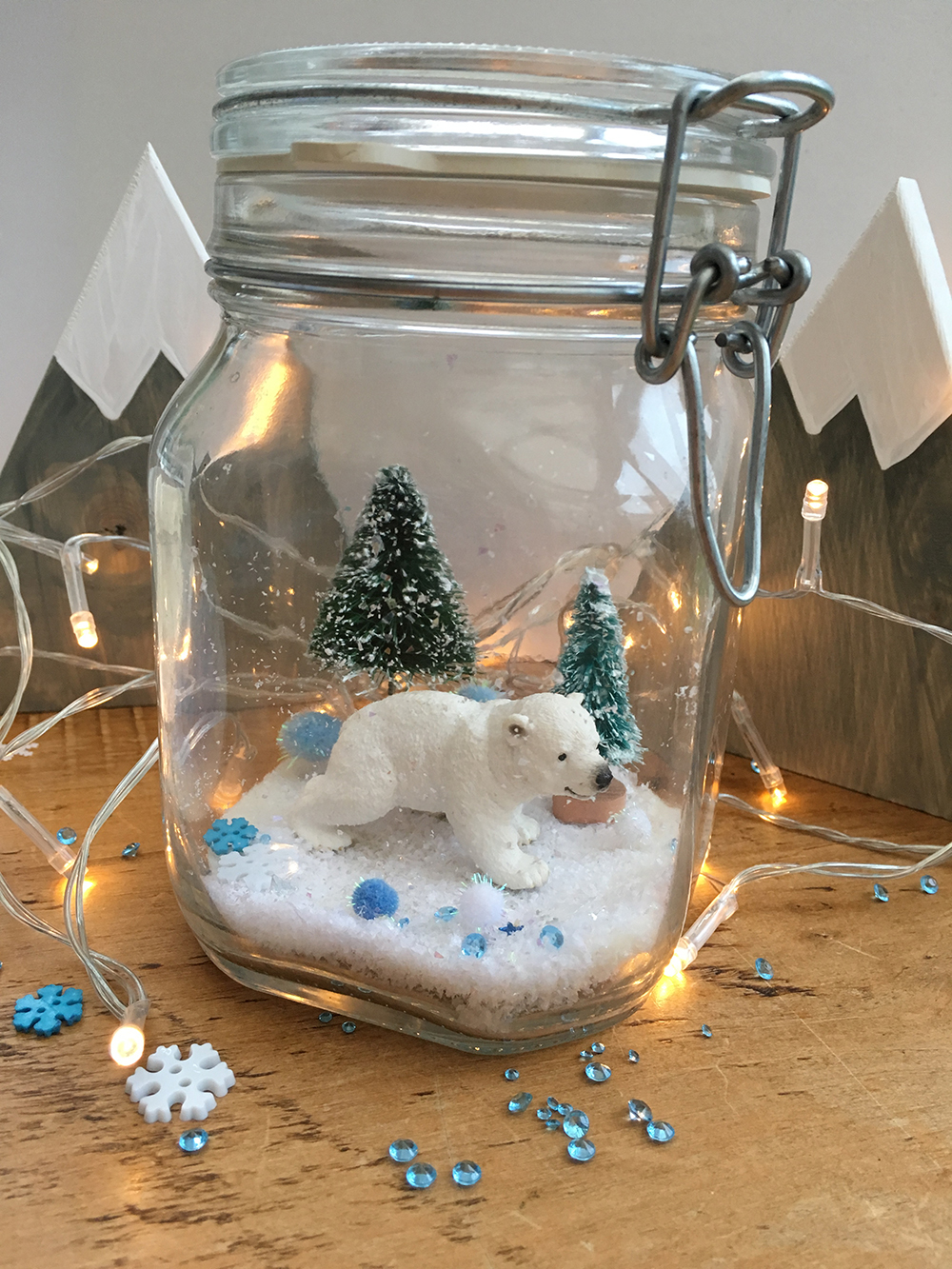 Small World Christmas Scene in a Jar – Lottie Makes