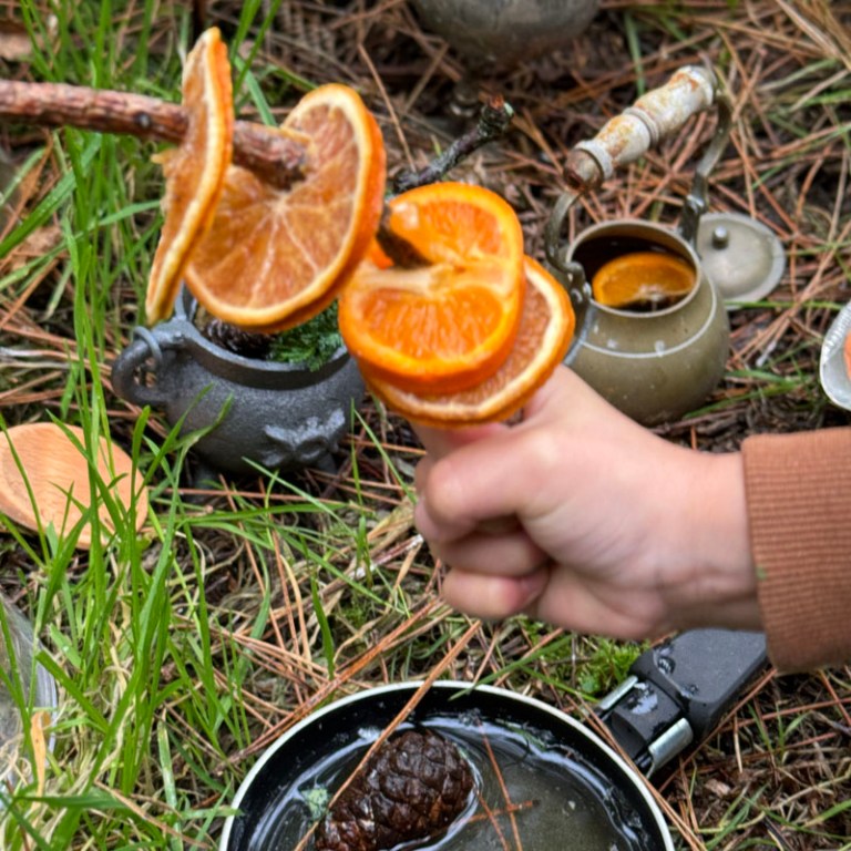 14 fun mud kitchen activities to promote learning through play – Lottie ...